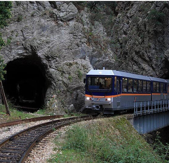 ΣΠΗΛΑΙΟ ΚΑΨΙΑ, ΚΑΛΑΒΡΥΤΑ – ΔΙΑΚΟΠΤΟ ΜΕ ΤΟΝ ΟΔΟΝΤΩΤΟ ΣΙΔΗΡΟΔΡΟΜΟ - www ...